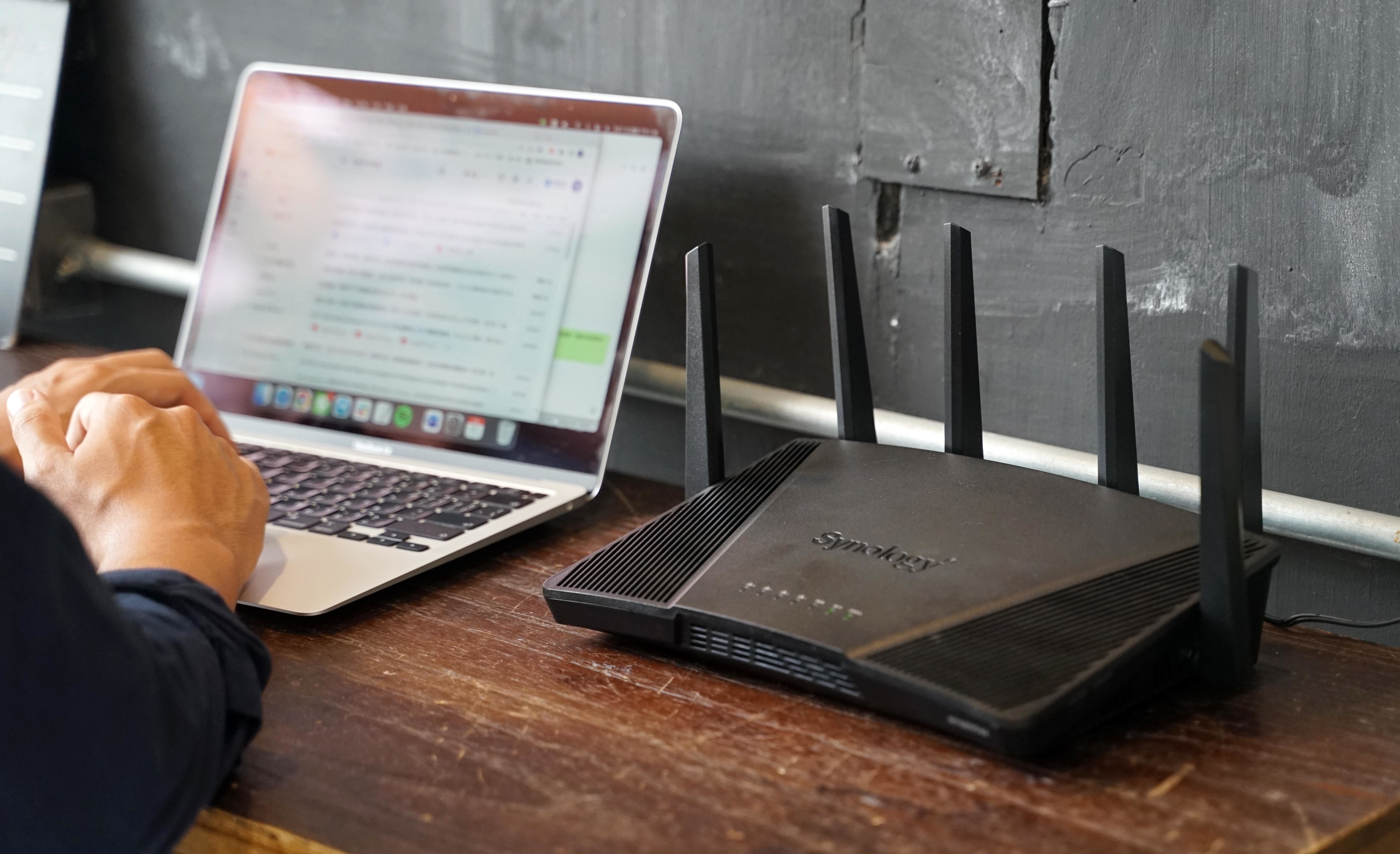 Synology Router RT6600ax 三頻Wi-Fi 6 路由器再進化,享受順暢 Synology Router RT6600ax 三頻Wi-Fi 6 路由器再進化,享受順暢